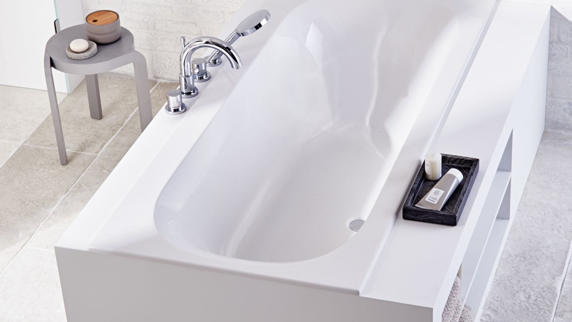 Bathtubs including inlet and drain assemblies | Geberit